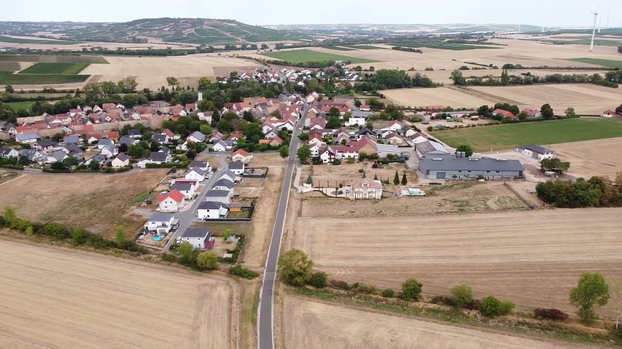 Drohnenflug bei Badenheim - YouTube