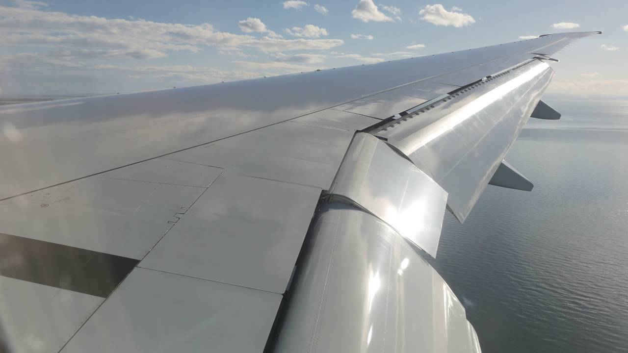 Air Canada AC855 LHR-YVR Beautiful landing! - 777-300ER **4K** - YouTube