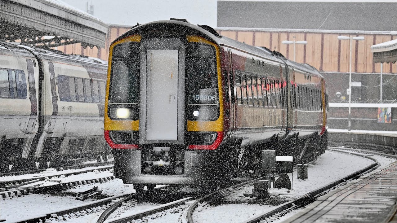 EMR Class 158 in Snow - YouTube