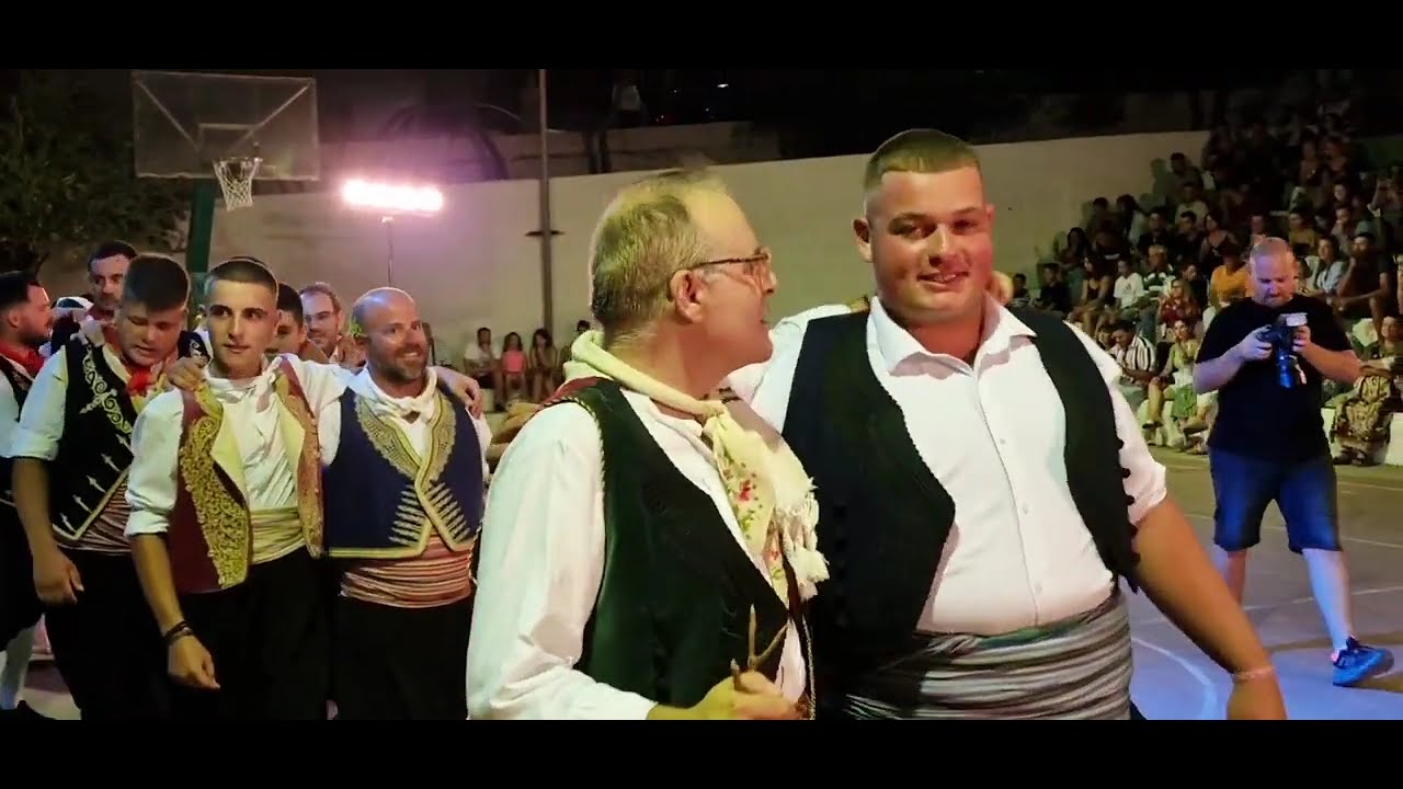 ΤΡΙΚΟΥΒΕΡΤΟ ΓΛΕΝΤΙ ΣΤΟΥΣ ΔΡΟΜΟΥΣ ΤΗΣ ΣΙΦΝΟΥ ΑΠΟ ΤΟΝ ΠΟΛΙΤΙΣΤΙΚΟ ΣΥΛΛΟΓΟ ...