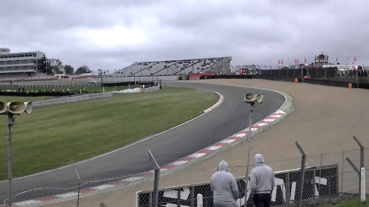 brands hatch mini racing festival super mighty mini race 1 - YouTube