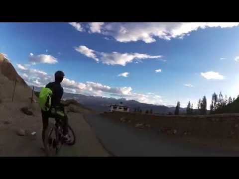 This is how we roll - The awesome downhill from Khardungla to Leh