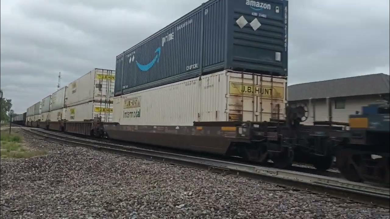 BNSF 5872 25th anniversary Heritage Unit leader!!! - YouTube