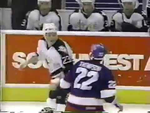 Alan May vs Brent Thompson - YouTube