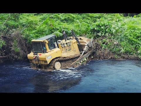 Bir dozer kullanarak terk edilmiş tarlaları temizlemenin en kolay yolu, Cat D7R en uygun dozer