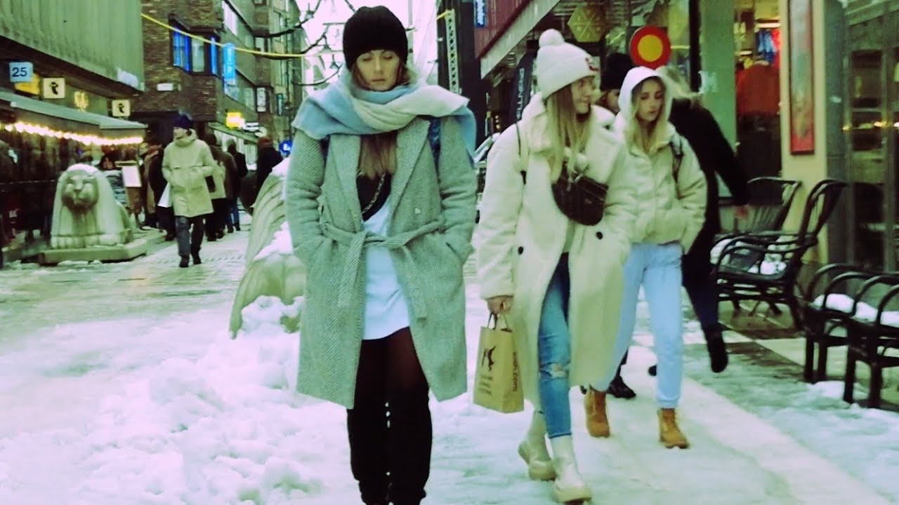 Snowy day clothing Style & Fashion in Stockholm/ What they wear in cold ...