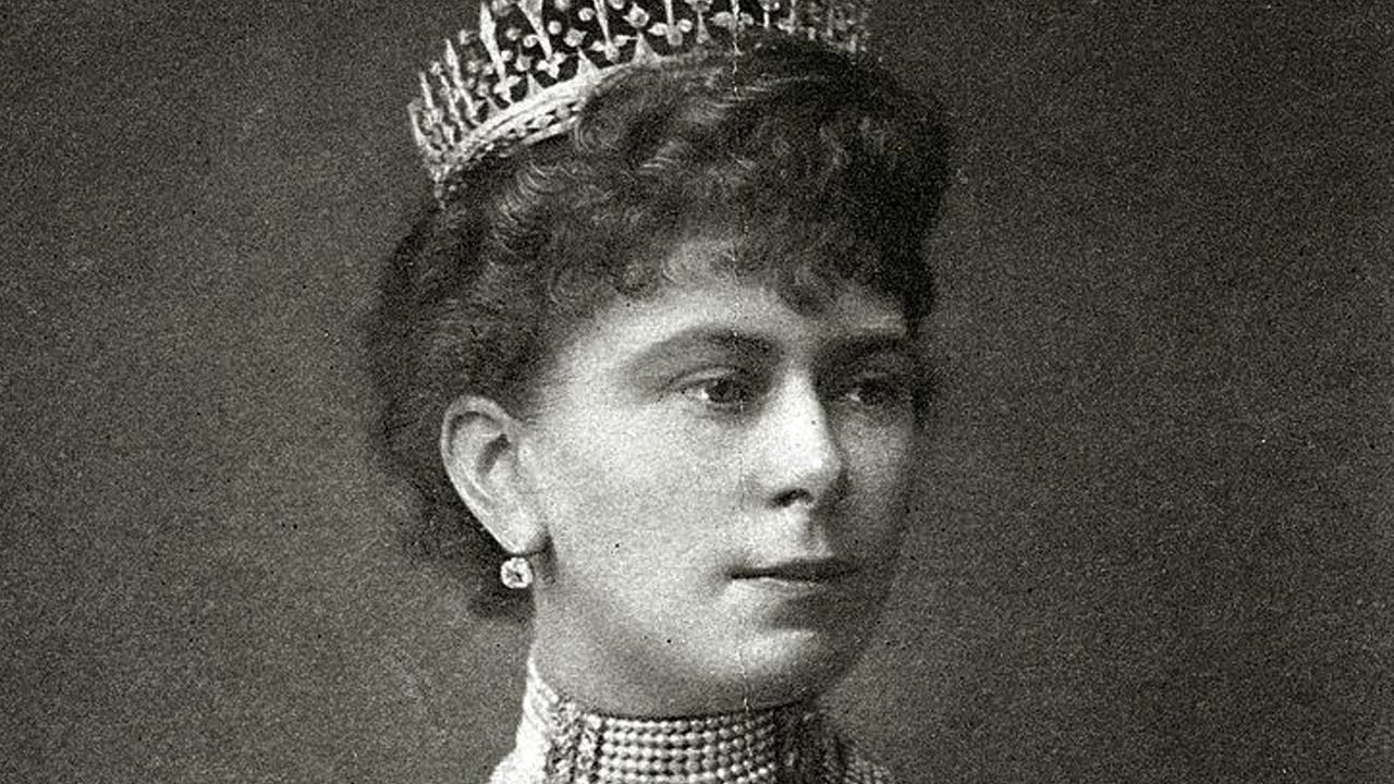 The Story Of Queen Mary - How She Saved The Royals - UK Documentary ...