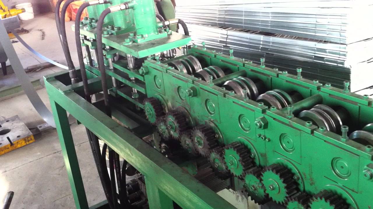nailless plywood box making machine, the steel strip machine - YouTube