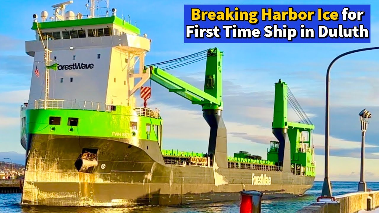 ⚓️ Coast Guard Breaks Ice as Ship Makes Debut in Duluth - YouTube