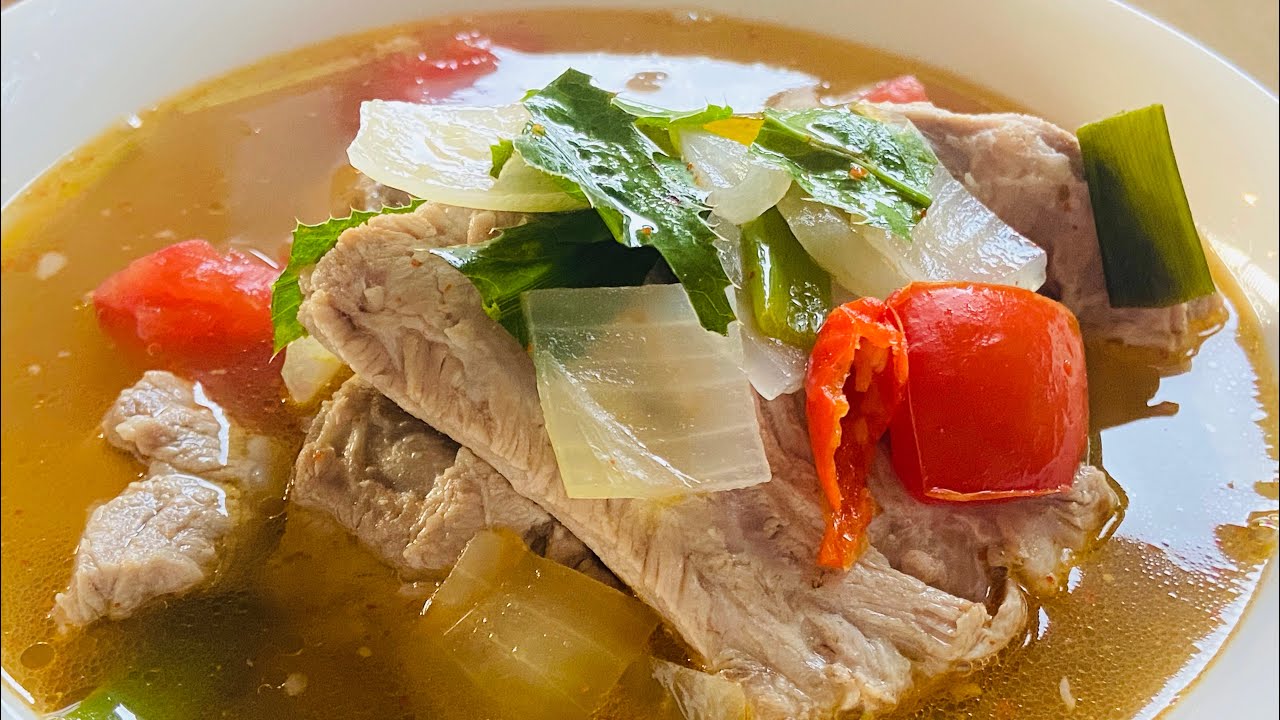 Tom Saap ( Spicy & Sour Pork Rib Soup ) - YouTube