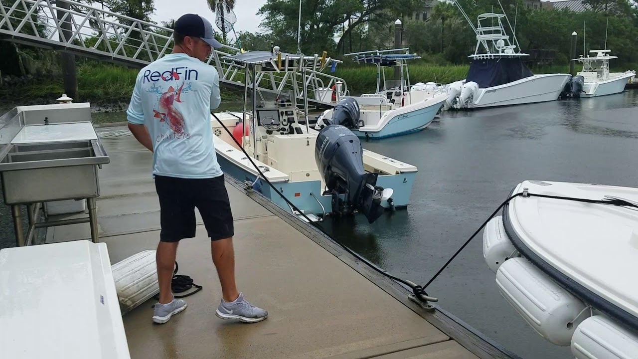 One handed dock line handling. - YouTube