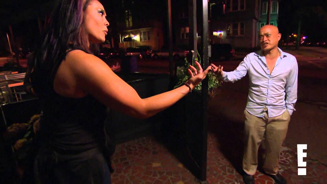 "Total Divas" Duke It Out in Crazy Bar Fight! - YouTube