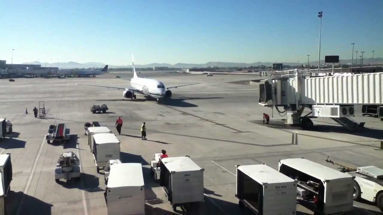 Alaska Airlines pulling into gate at McCarran Airport - YouTube