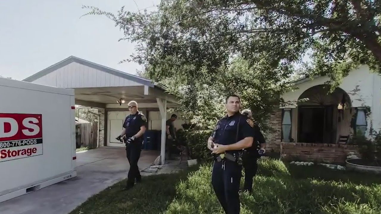 Neighbors help police shut down suspected drug house - YouTube