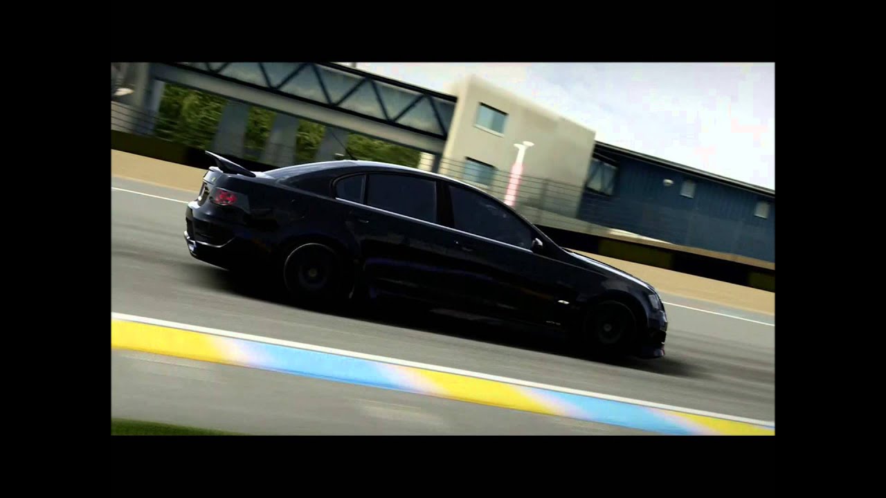 Holden HSV GTS: Cruise & Huge Burnout - YouTube