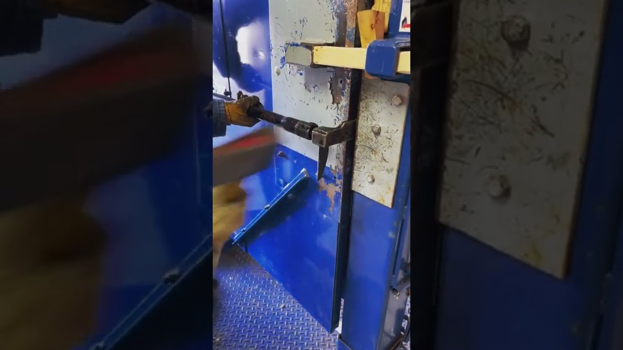 HALLIGAN SIDE CHARLIE EXTENSIBLE - YouTube