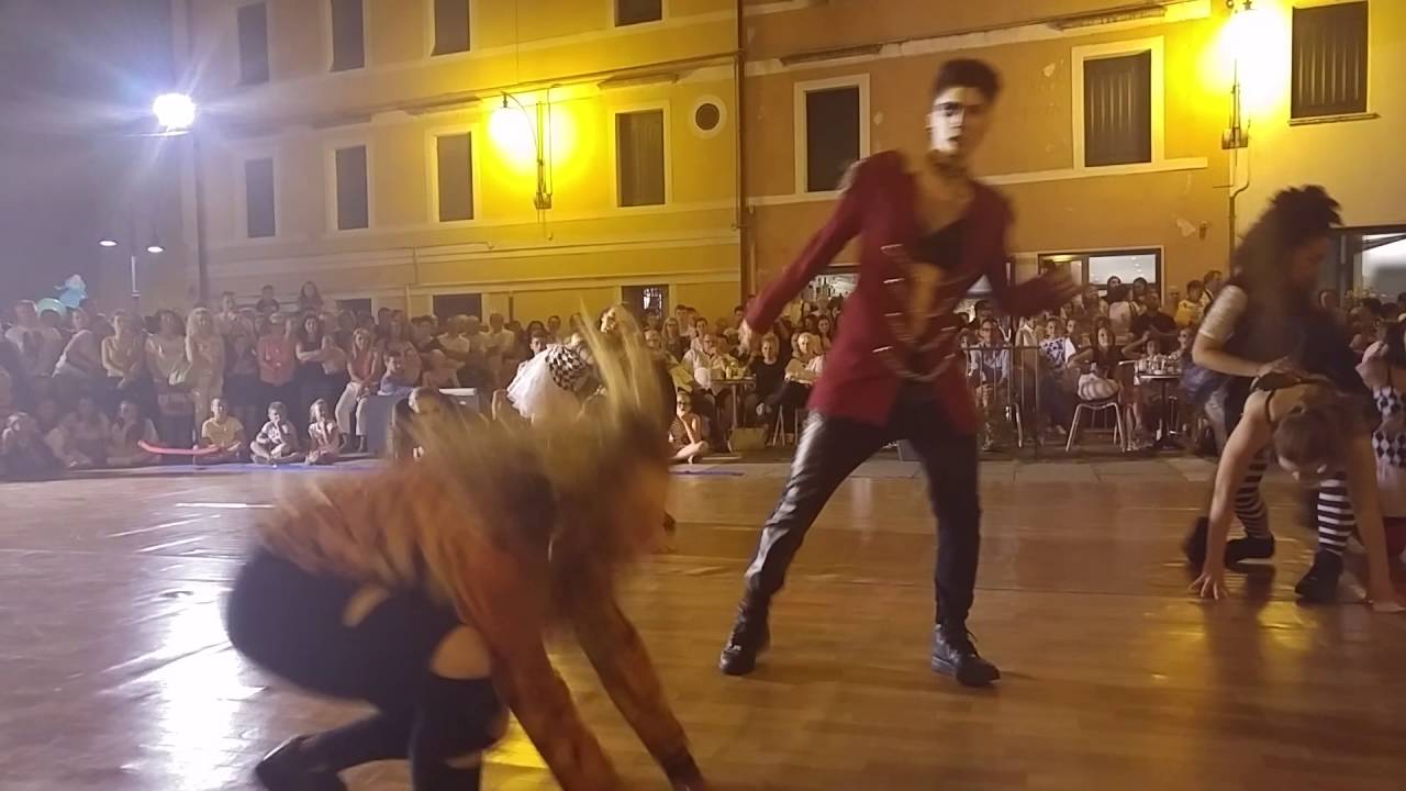 Hip Hop Circus - YouTube