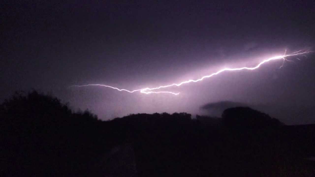 "Anvil crawler" lightning + slow-motion - YouTube