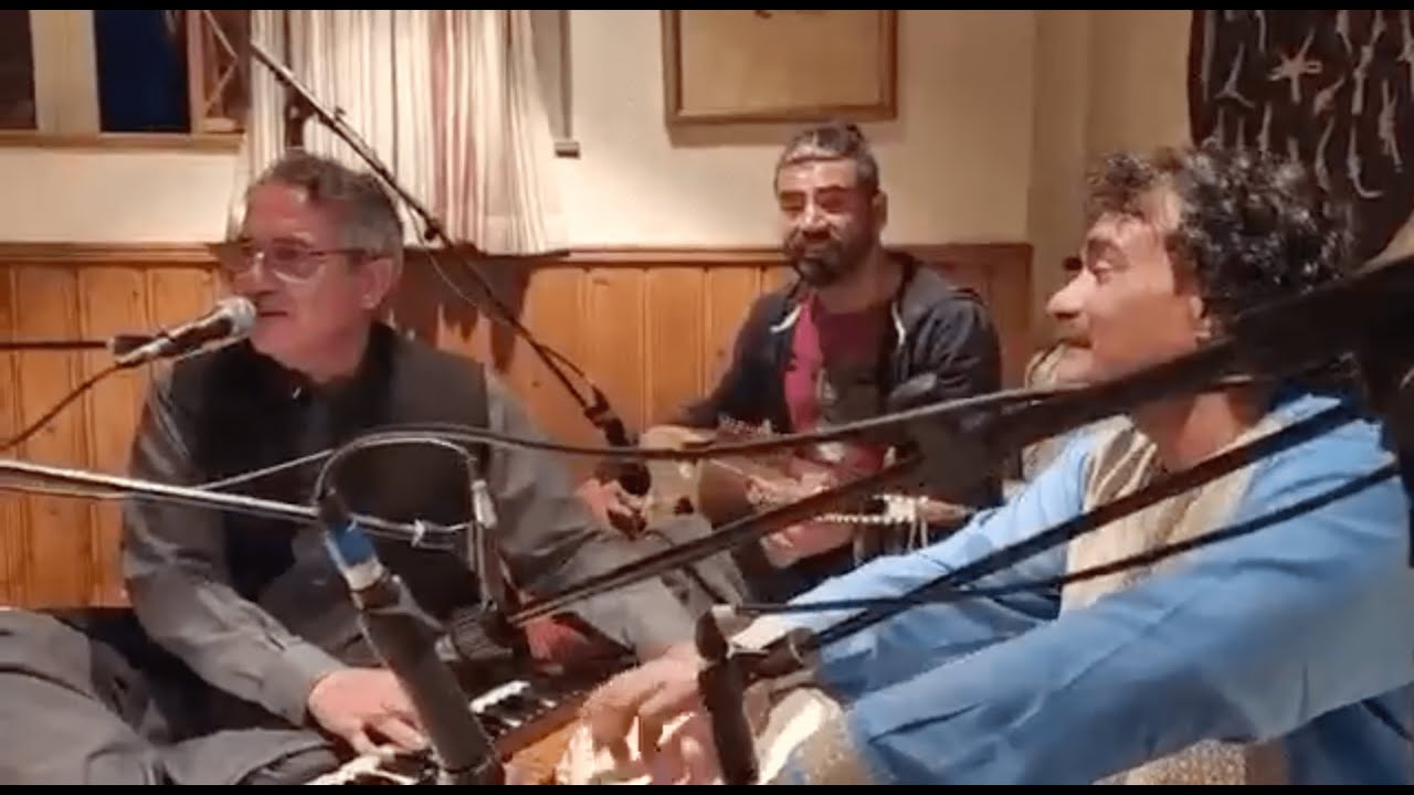 Haroon Bacha - Ghwag Ghwag Woma (Live) (New Pashto Song, 2022) | Karwan ...