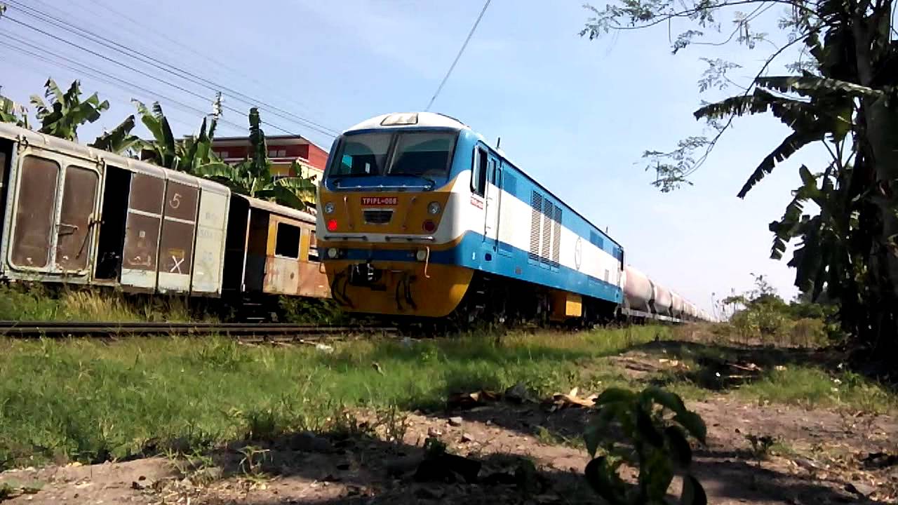 [CSR SDA4 TPIPL No.70108] รถสินค้า ขบวนที่ 528 ผ่านด้านใต้ สถานี ...