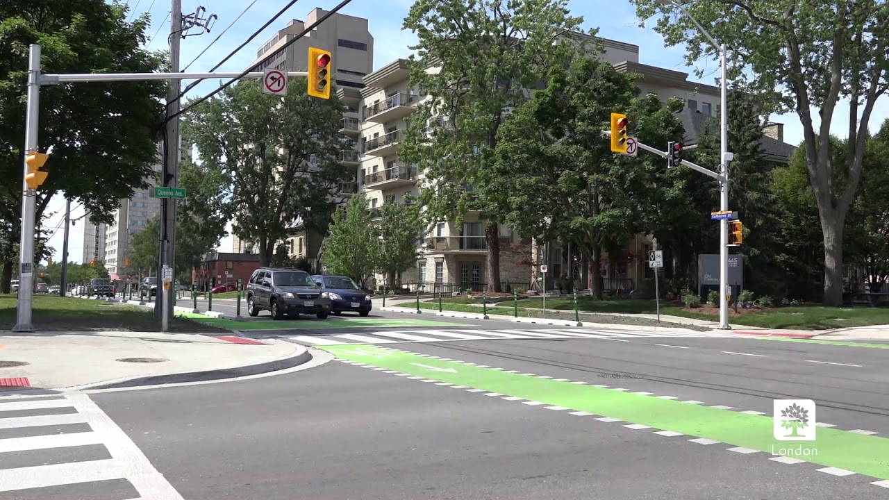 City of London | Cycling | Using a Cycle Track at Intersections - YouTube