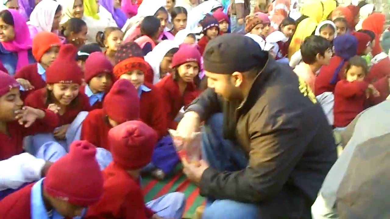 SUNNY GIVING OUT CANDIES - YouTube
