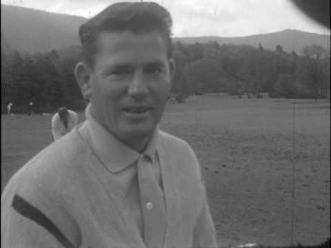 Doug Sanders gets ready for the Sam Snead Festival golf tournament at ...