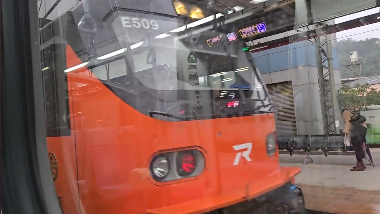 115次基隆發車開往屏東E510電力機車頭+十二節PP車廂+E509電力機車頭推拉式PP自強號，117A次七堵發車開往基隆EMU3000型十二輛編組EMU3026皮蛋豆腐騰雲號四色彩色新城際 ...