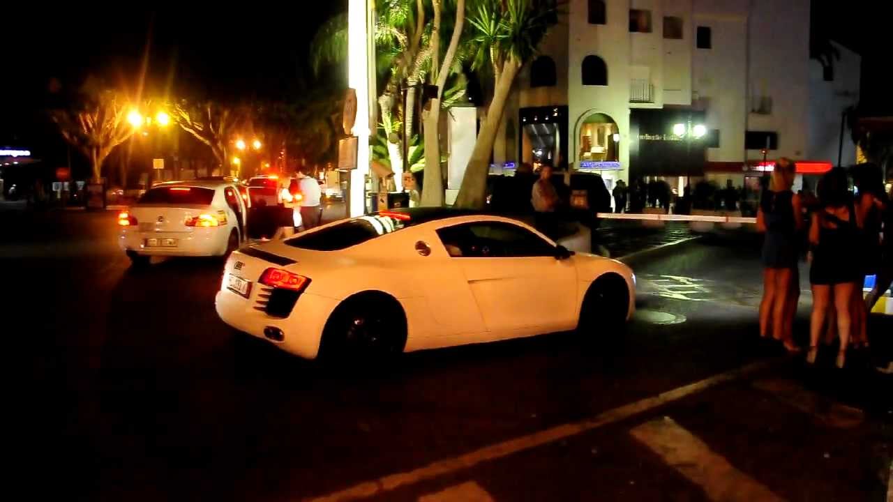 Audi R8 & sexy girls - YouTube
