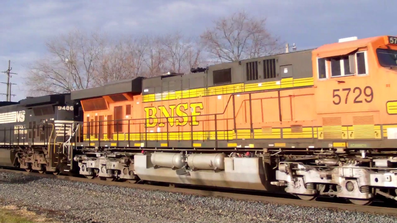 NS 12N @ LAPORTE, IN 12 16 18 BNSF 5729 NS 9486 NS 7305 - YouTube