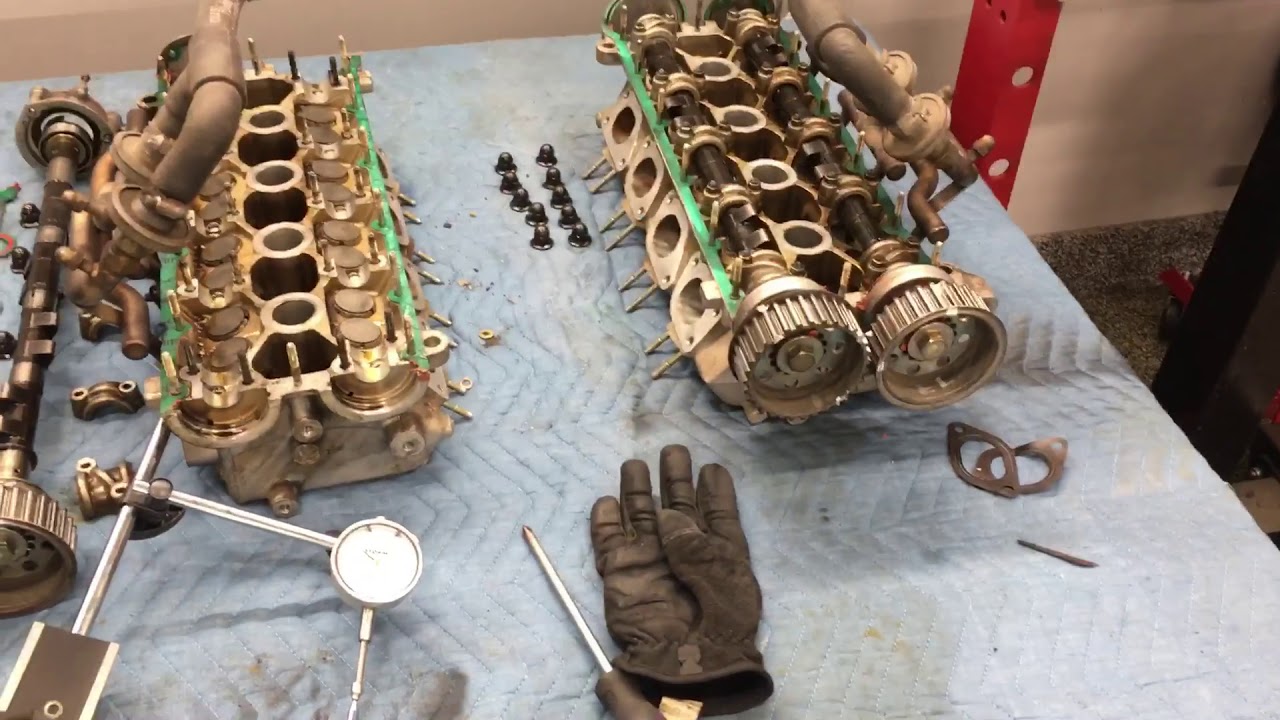 How to set the timing on a Ferrari 348 engine - YouTube