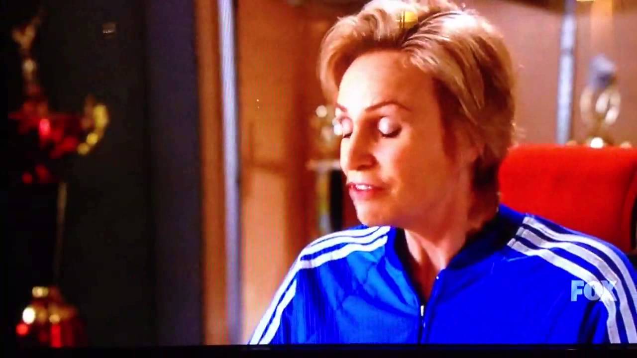 Glee's Becky saying, "Minaaaaj!!" - YouTube