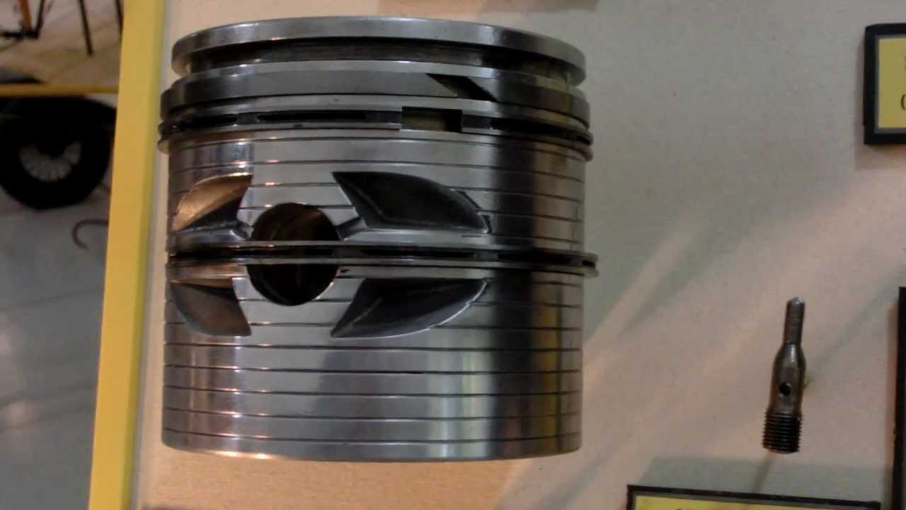 Internal Parts of a 1916 Hall-Scott WWI Aircraft Engine - YouTube