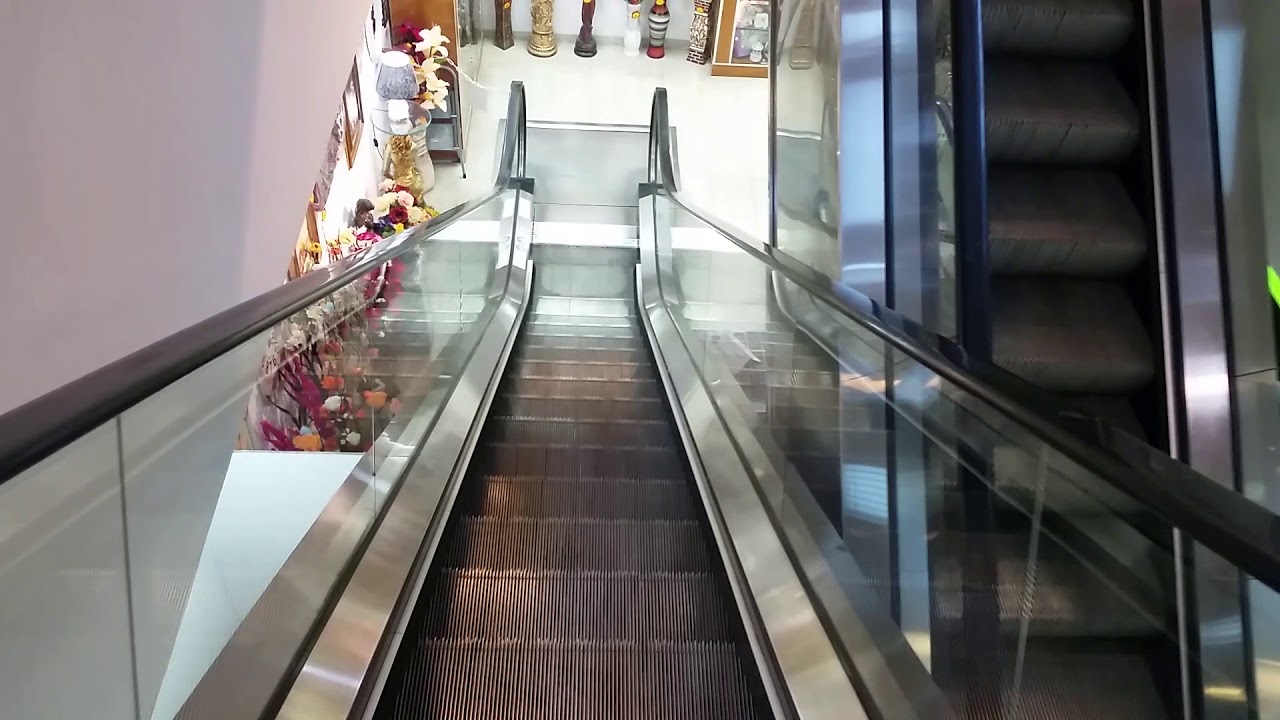 Braila Winmarkt Magazinul Dunarea scara rulanta - YouTube