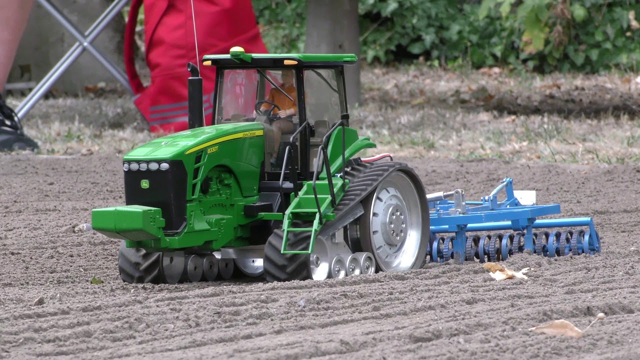 Awesome RC JOHN DEERE 8330t at a field - YouTube