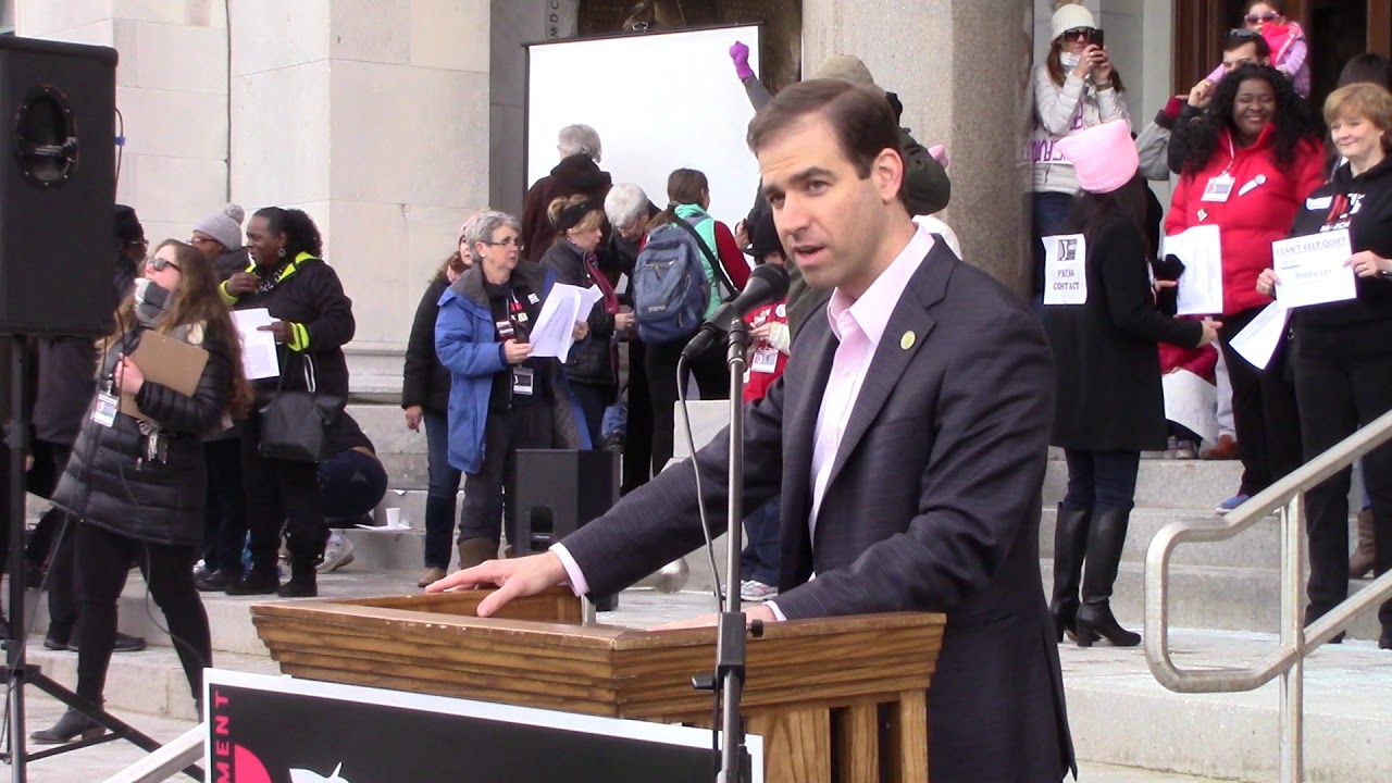 Hartford Mayor Luke Bronin at Women's March CT 2018 - YouTube