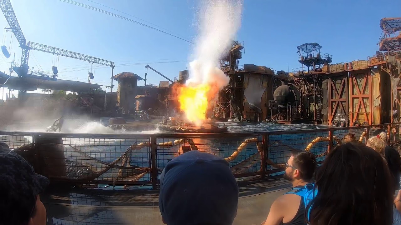 [FULL VIDEO] Waterworld Stunt Show Universal Studios Hollywood - YouTube
