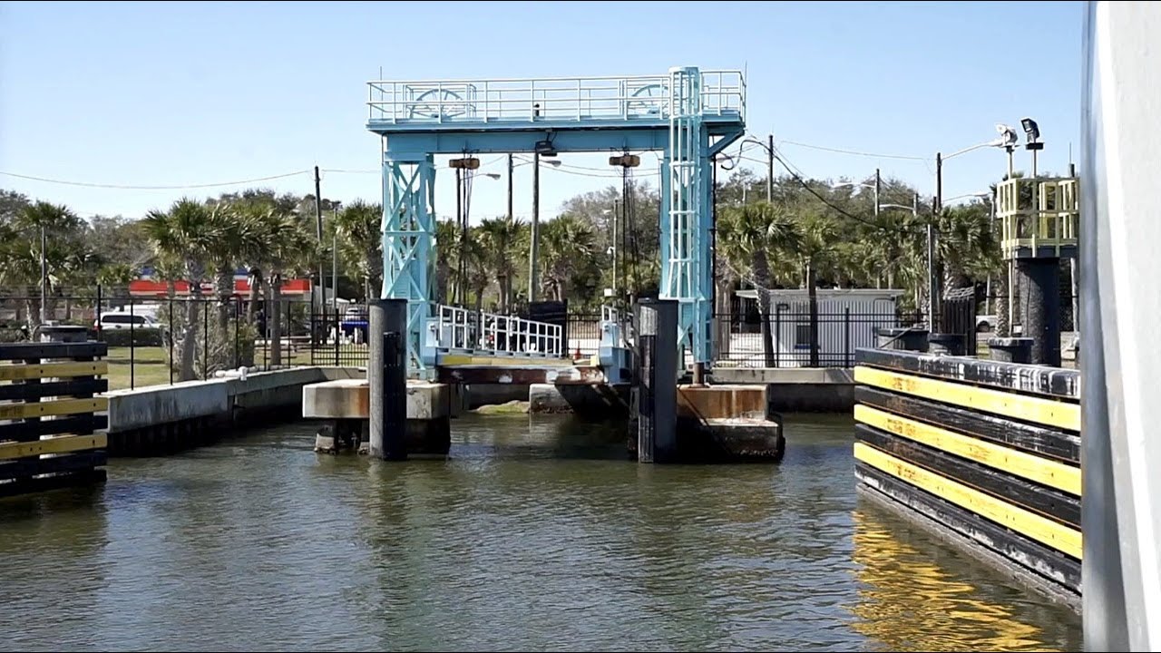 The St. John’s River (Mayport) Ferry - YouTube