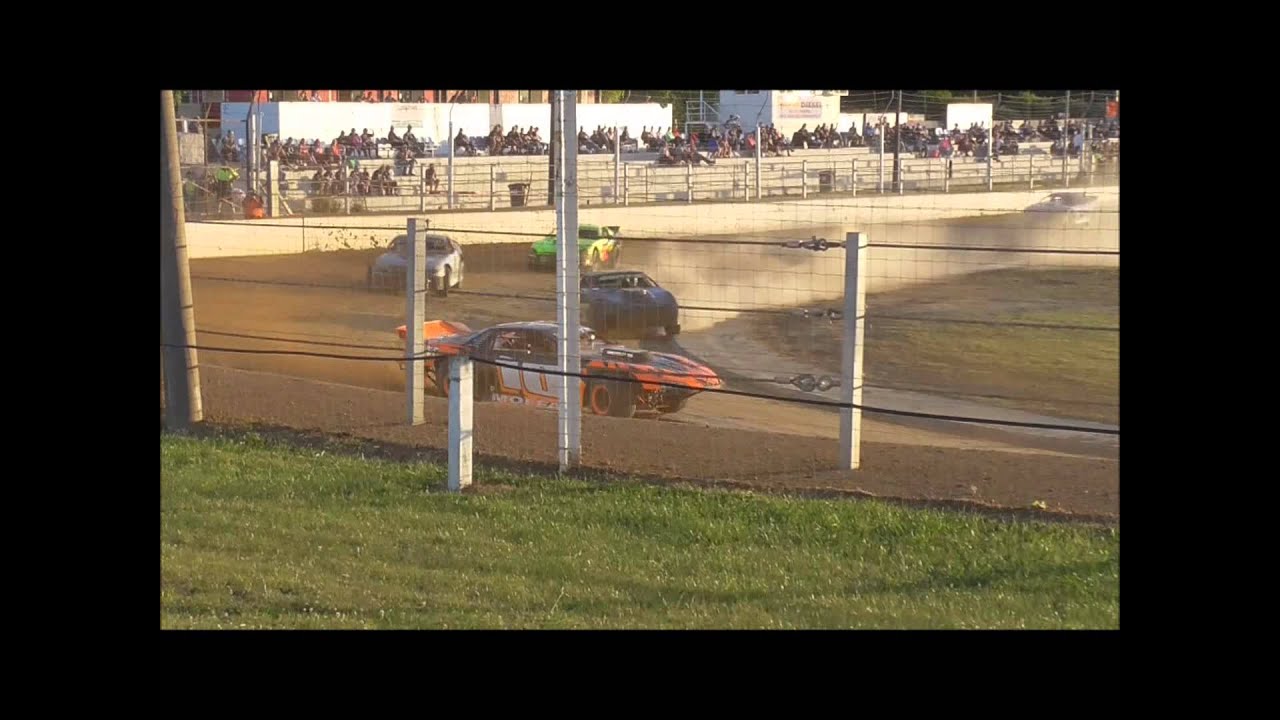 Todd Moffat Te Marua Race 2 261214 Saloons - YouTube