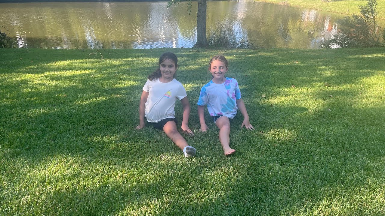 My friend Julia came and did a flexibly challenge with me! - YouTube