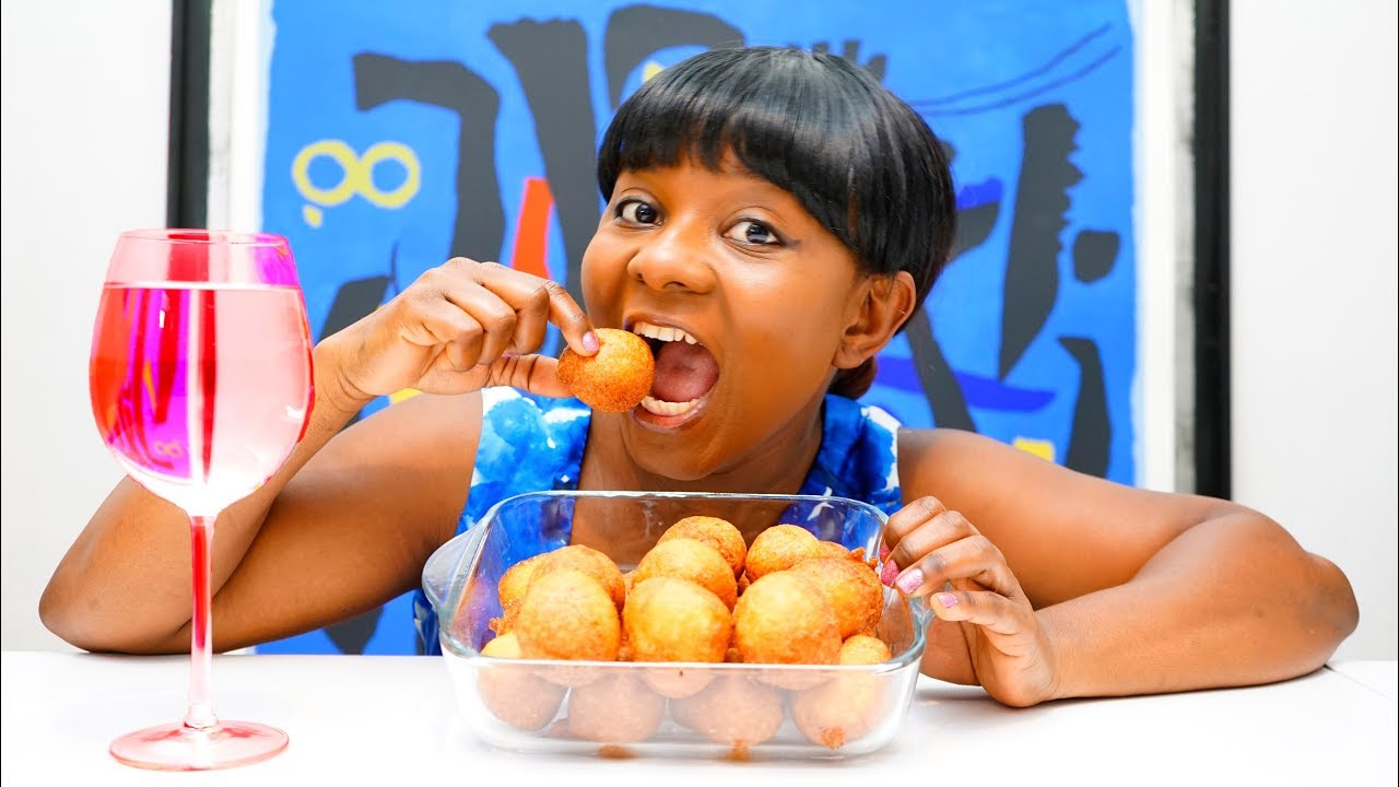 Beignets Mukbang - YouTube