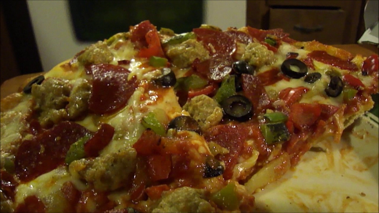 Screamin' Sicilian Supreme Maximus Supreme Pizza - YouTube