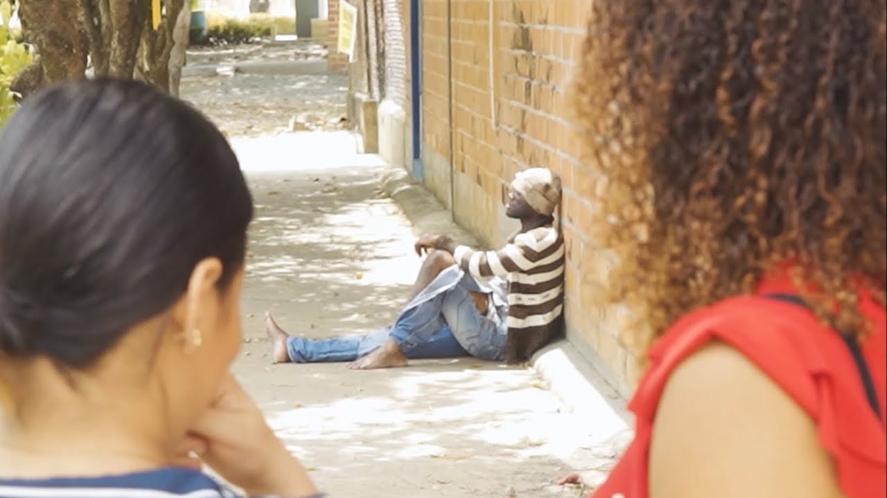 Su amiga le ofreció 1.000 dólares para que enamorara a un mendigo y lo ...