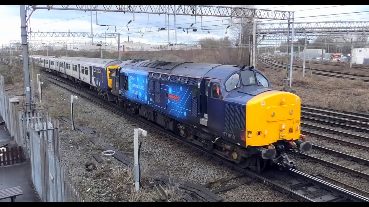 SAD to see!! 37800 DRAGS 319384,& 319367 for scrap! Crewe, 13th ...