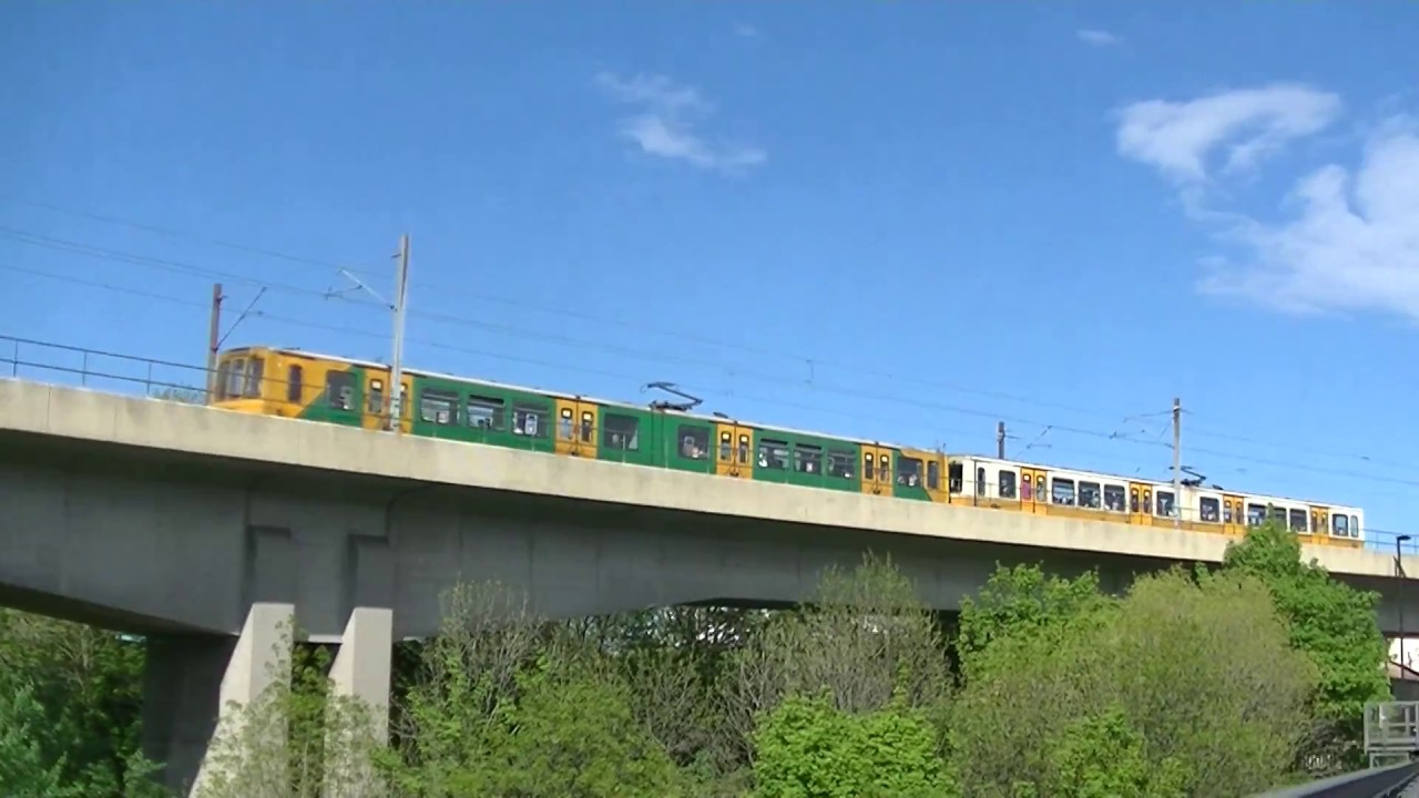 Tyne and Wear Metro - Metrocars 4001 and 4051 crossing Byker Viaduct ...