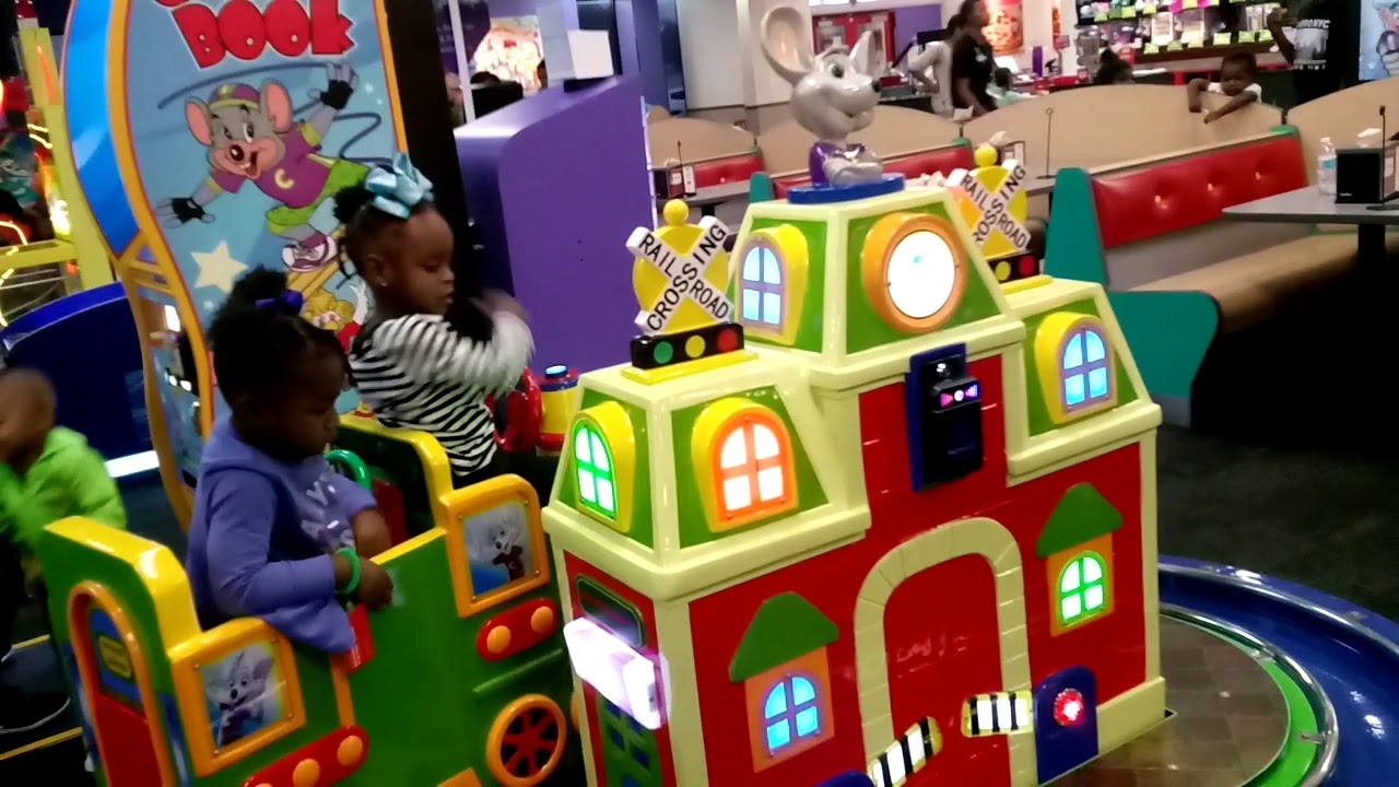Chuck-E-Cheese Train Ride . 💜💙💚 - YouTube
