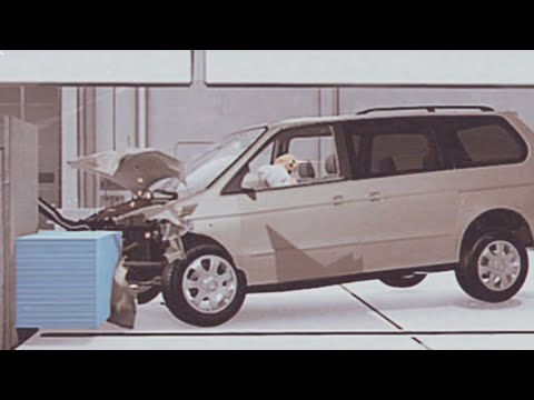 1999 Honda Odyssey moderate overlap BIHS crash test - YouTube