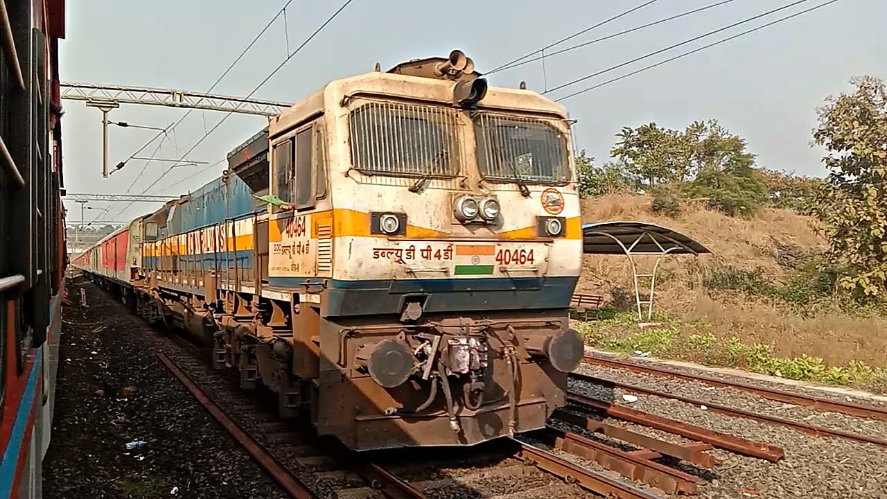 16345 Dn LTT - TVC Netravati Express Crosses 50106 Up SWV - DIVA ...