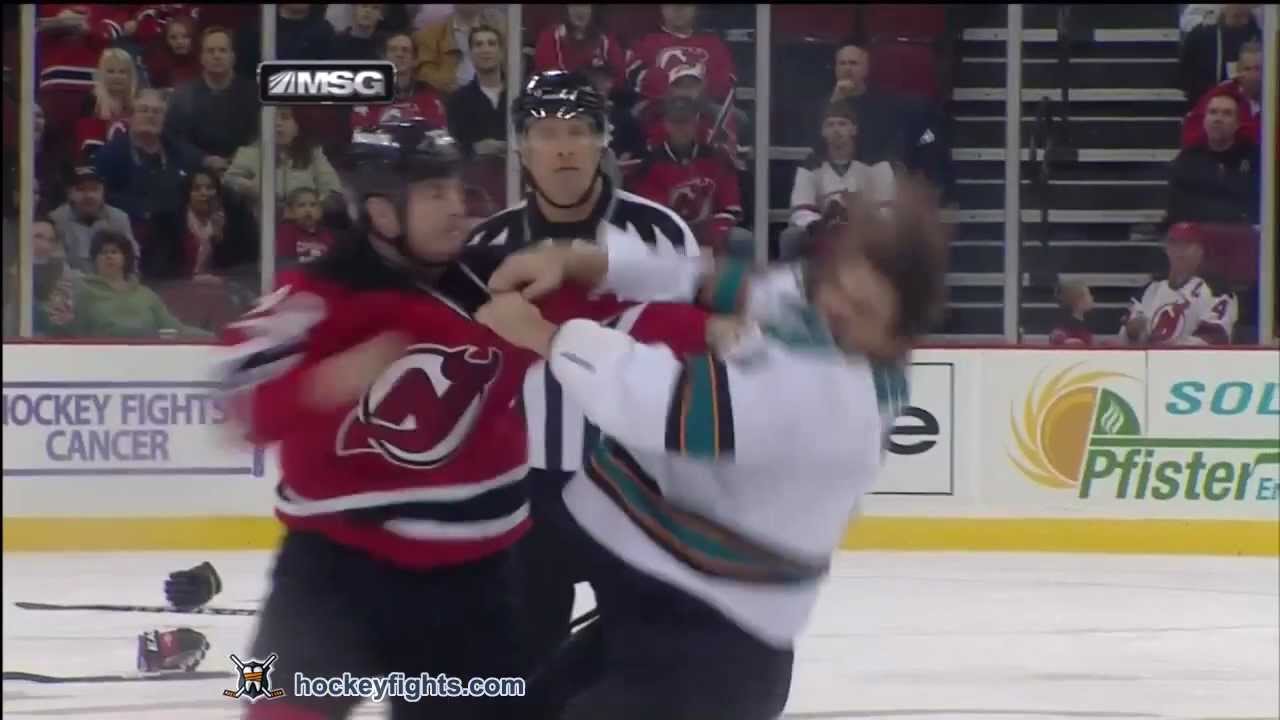 Douglas Murray vs Eric Boulton Oct 21, 2011 - YouTube