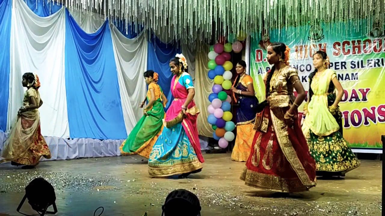 Nallani mabbu chatu kannela dongalaa by 8th class students, D.A.V ...